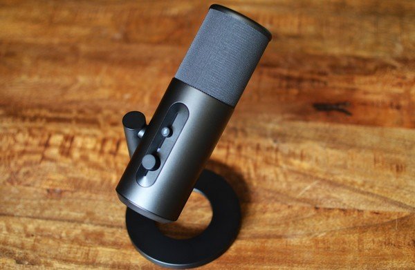 Review: The EPOS B20 Streaming Microphones offers premium portability ...